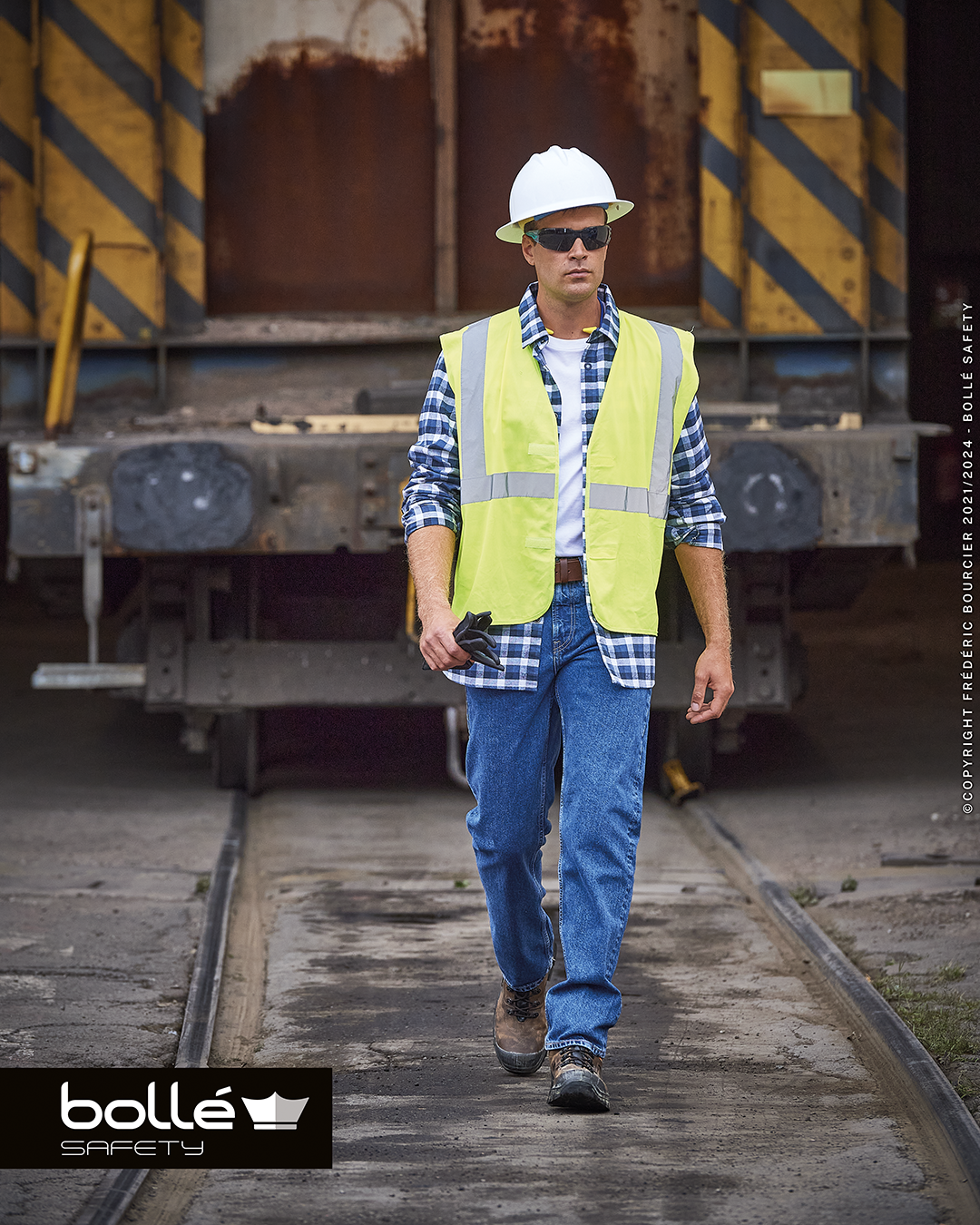 Fine facial features: Why choose small-size safety eyewear